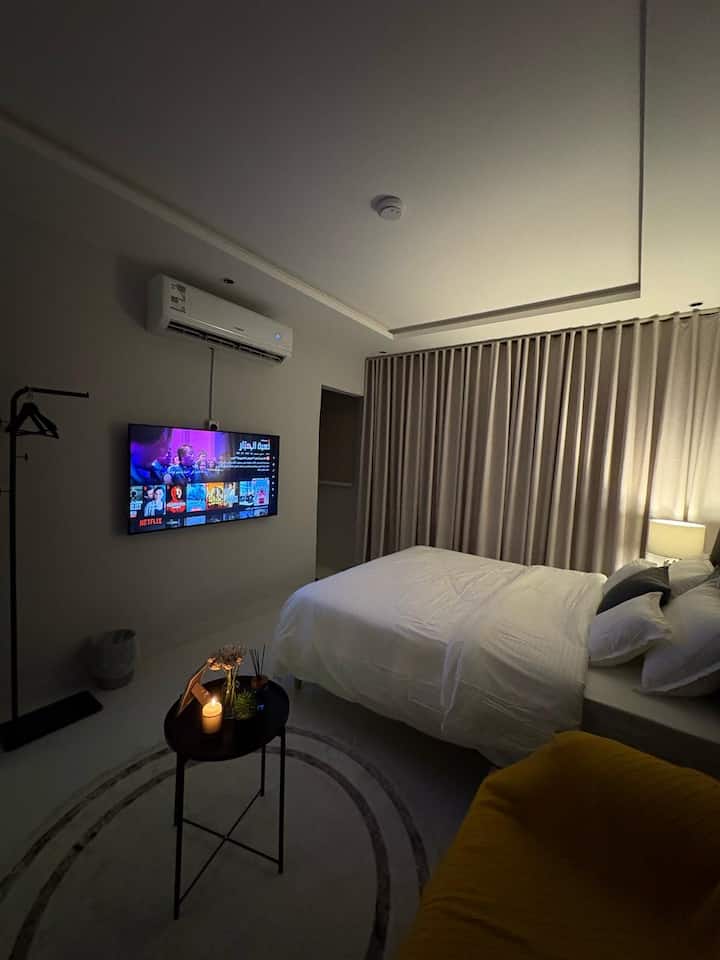 استديو بسرير ماستر ودخول ذكي - Riad