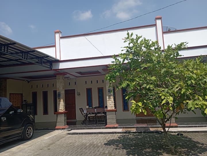 Griya Tee
7 Menit Akmil,3 Menit Rsud, Strategis - Magelang