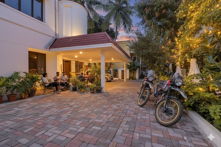 Bed In A Cozy Shared Dormitory. - Chennai