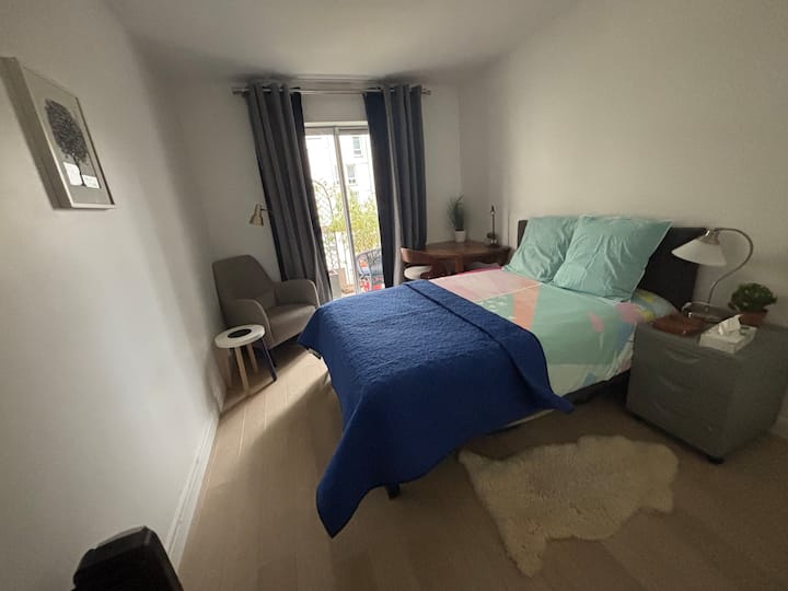 Chambre Confortable Avec Balcon - Paris