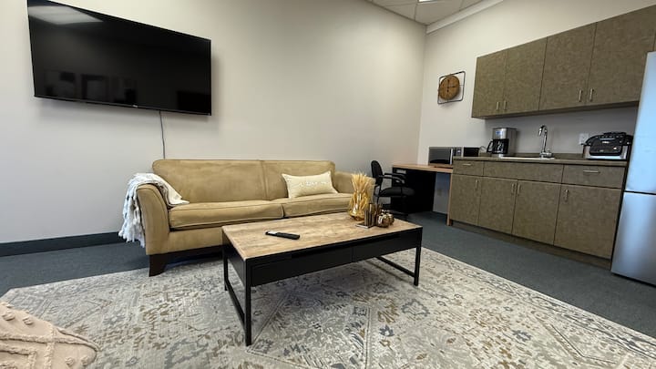 O5-unique Bachelor Apartment - Windsor