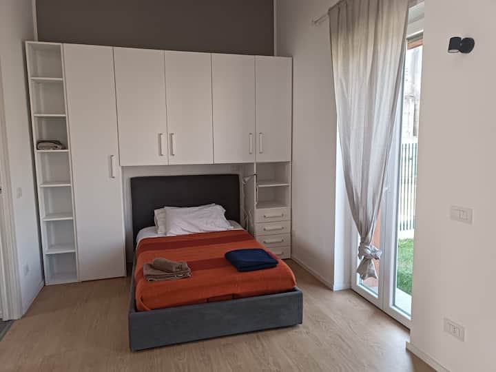 Bright And Private Apartment With Yard - Legnano