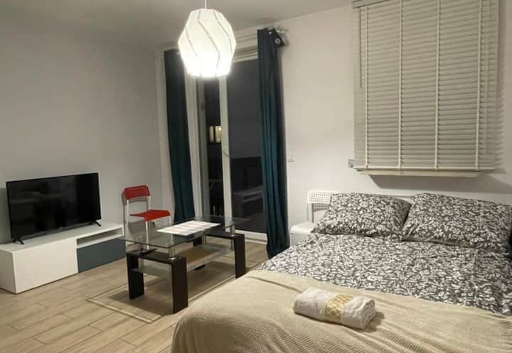 Near Airport Room With Kitchen - Warsaw
