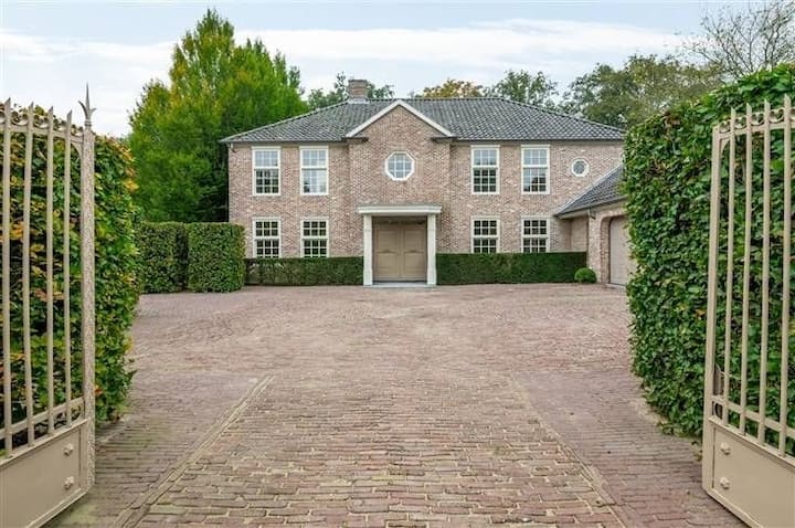 Majestueuze Villa Met Zwembad - Schilde