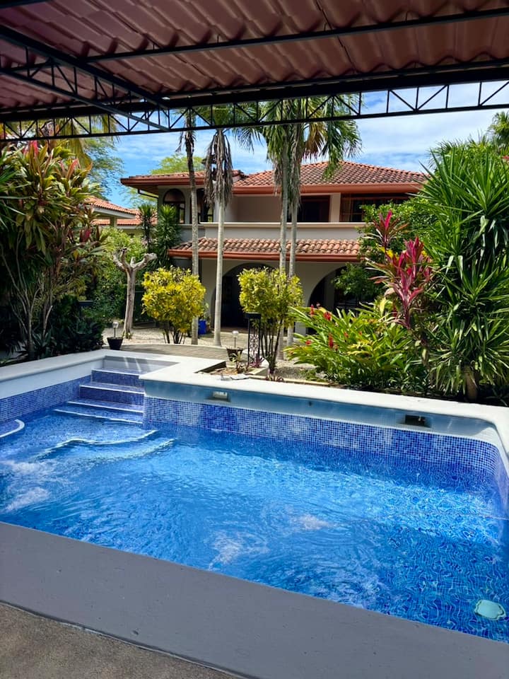 Tropical Paradise - Playa Hermosa