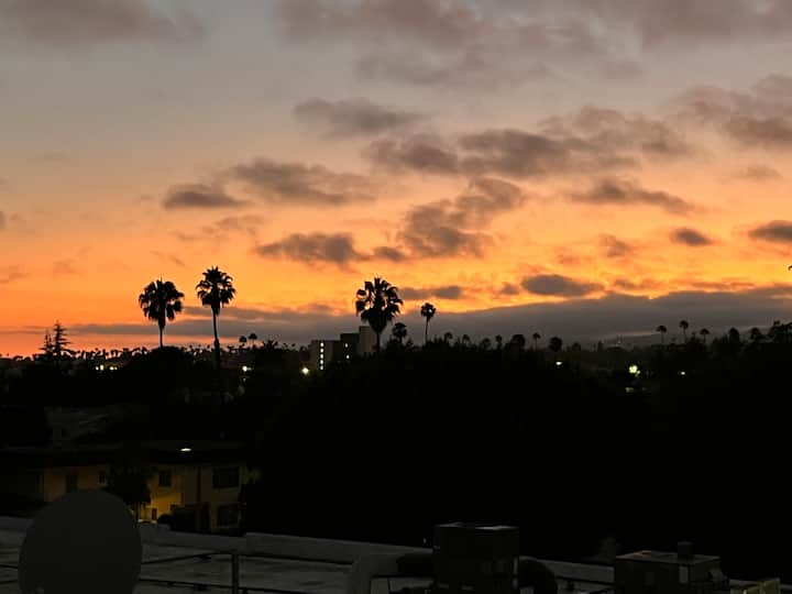 Gorgeous View Santa Monica Studio | Gym & Parking - Brentwood - Los Angeles