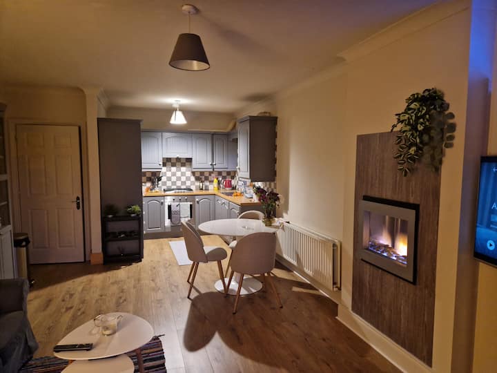 Modern 2 Bed Appartment Near Town Center And Lakes - Mullingar