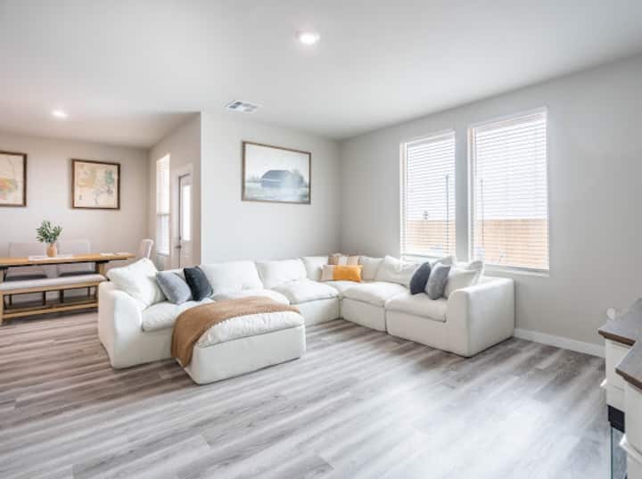 Game Room  | Fire Pit + Bbq | Centrally Located - Odessa, TX