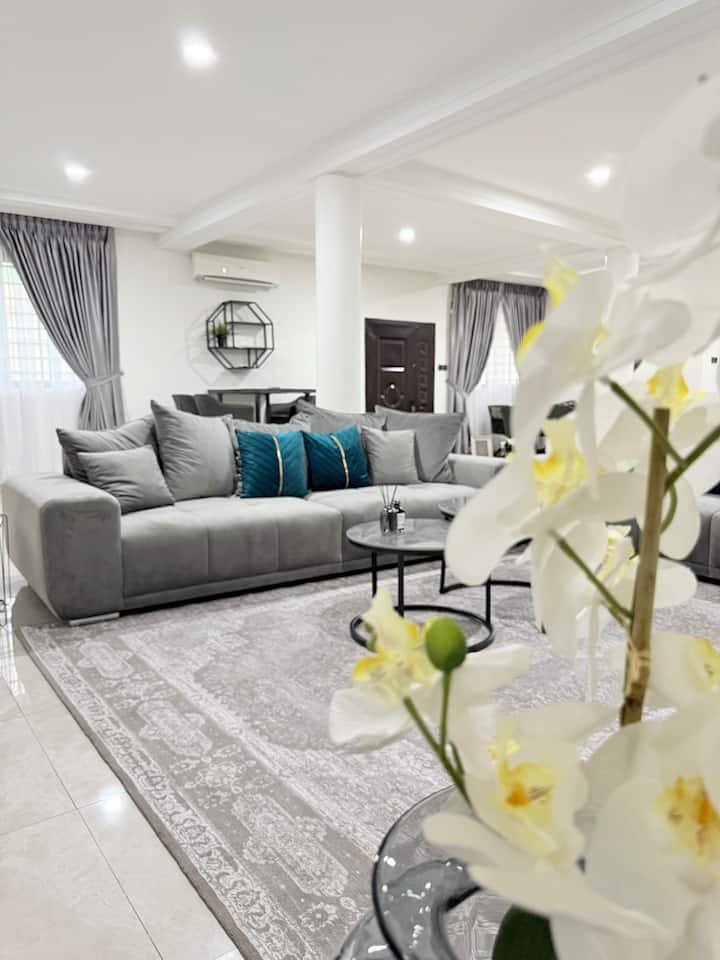 P&m Residence: 5bdr Of Bliss In Trasacco - Accra