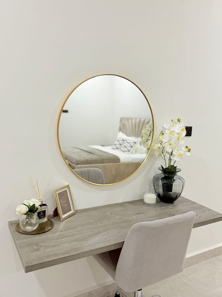 P&m Residence: 5bdr Of Bliss In Trasacco - Accra