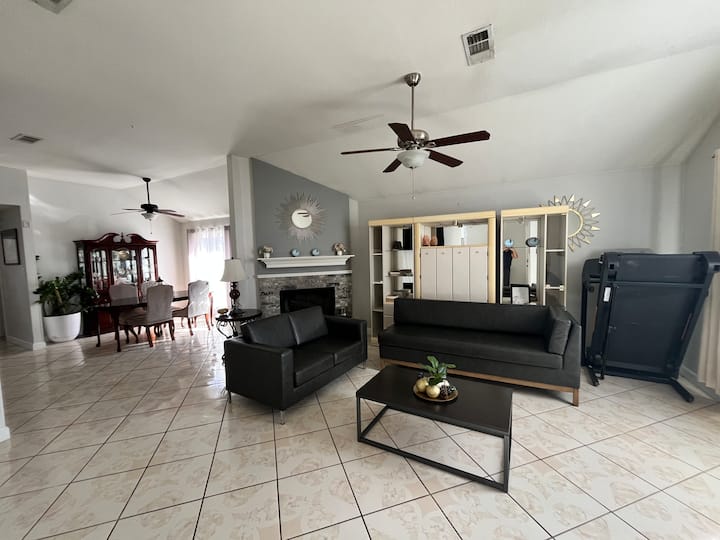 4 Bedroom, 2 Bath Spacious Minutes From Dallas - Mesquite, TX