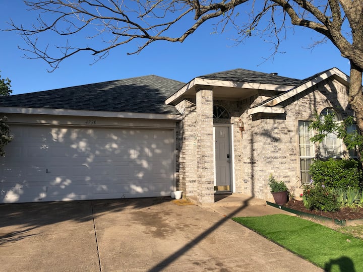 4 Bedroom, 2 Bath Spacious Minutes From Dallas - Garland, TX