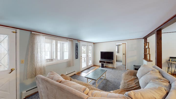 Lake Holcombe Family Retreat|game Room & Huge Yard - Brunet Island State Park, Cornell