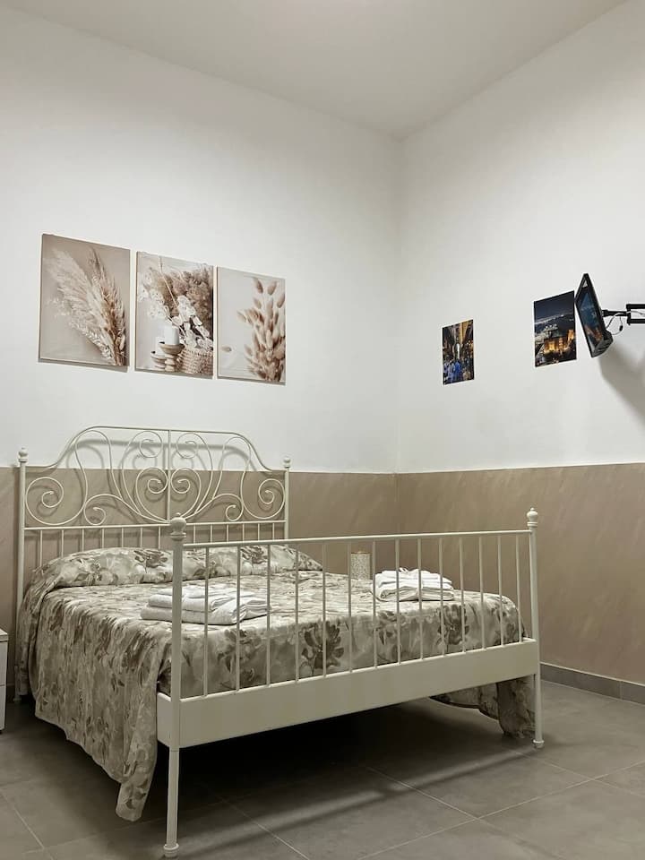 Napoli Centro Storico Duomo Tribunali Piano Terra - Nápoles