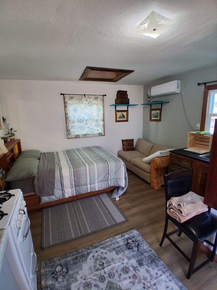 The Carriage House - Willits, CA