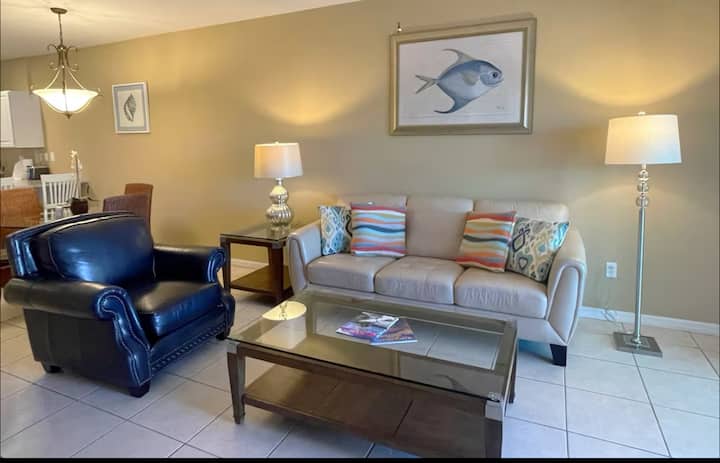 2/2 Condo With Beach Access, Shops & Dining 212 - Marco Island, FL