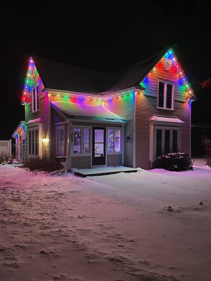 Walk To Lake/downtown-8 Min To Boyne Mtn-4br, 2ba - Boyne City, MI