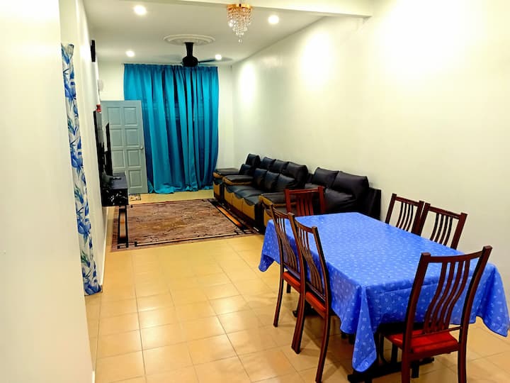 Homestay Nafisah - Taman Jasin Height - 3 Bedrooms - Jasin