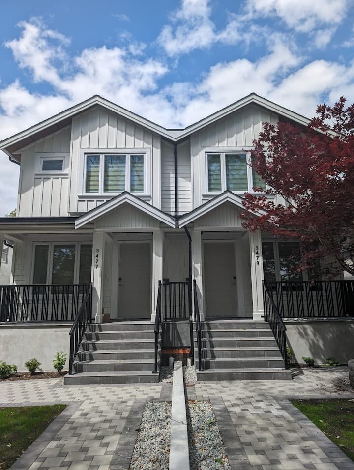 Elegant & Stylish Modern Residence - Burnaby