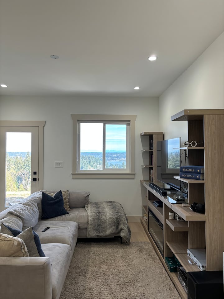Retreat With Stunning Views - Ladysmith, Canada