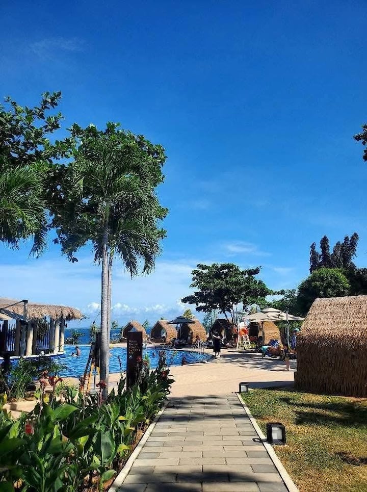 Mactan Condo Free Pool Access Near Airport & Beach - Cebu