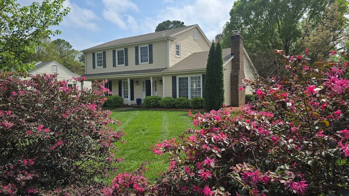 Corner Chateau - Piper Glen Drive – Charlotte