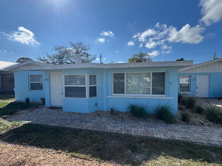Naples Park Cozy House Close To Beach - Naples Park, FL
