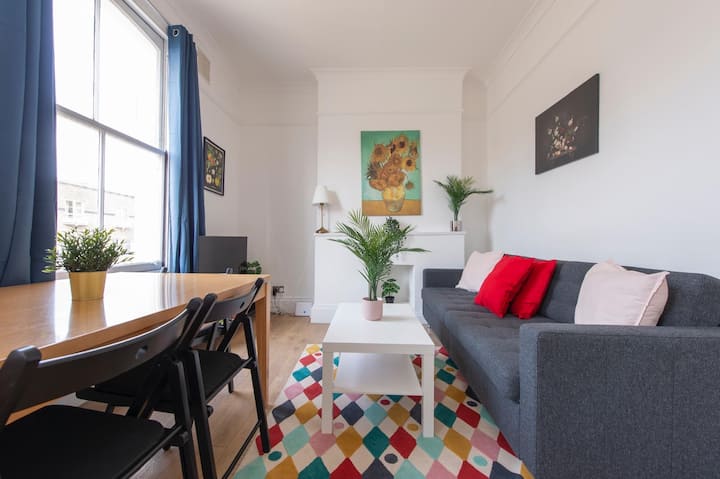 Split-level Spacious Family Aprt - ロンドン
