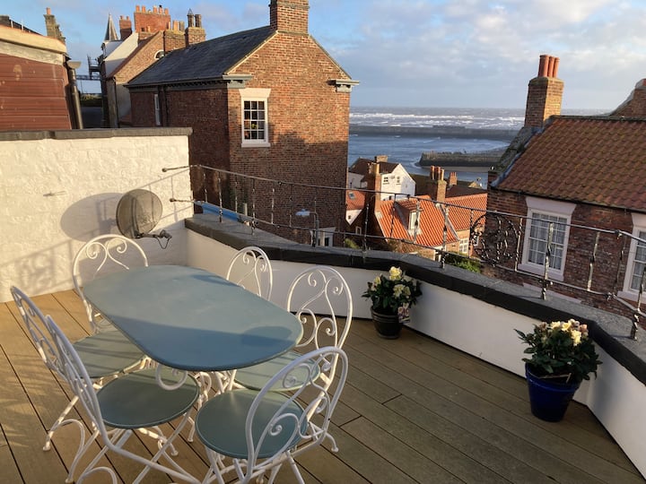 Coral Cottage. Whitby - ウィットビー