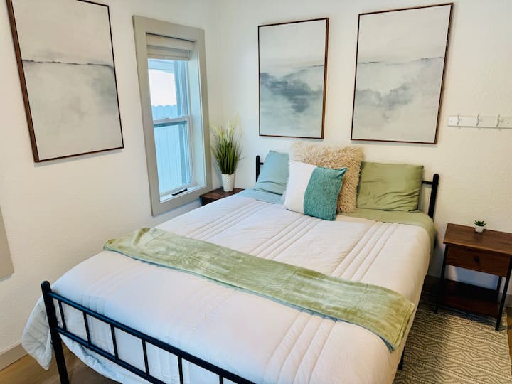 Ev Charger | Designer Bungalow | Close To It All - St. Petersburg, FL