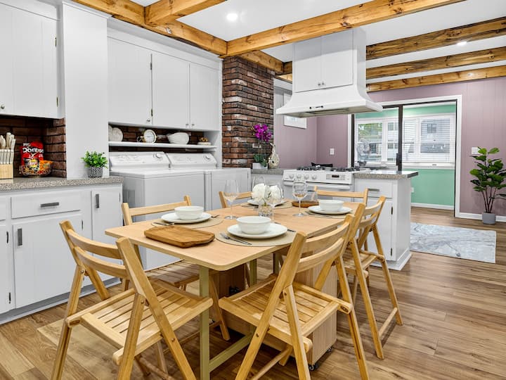 Family-friendly 4br | 2 Bath | Walk To T & Logan - Revere, MA