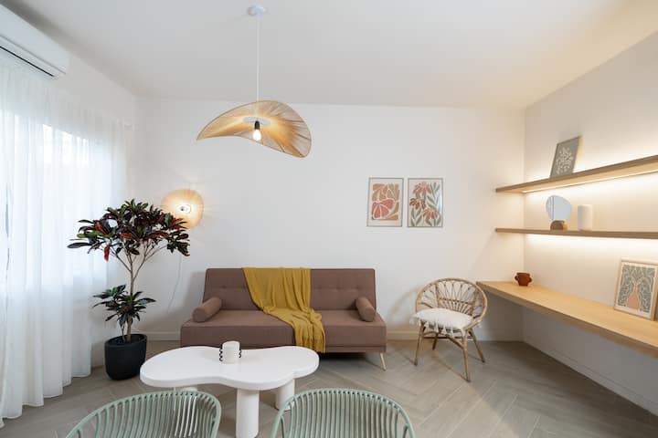 Bohemian Chic Apt 1 Bdr, Achrafiyeh Hotel Dieu Str - 베이루트
