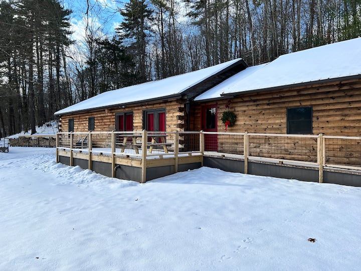 Red Door Cabin, Cozy Winter Escape - Hudson Valley, NY