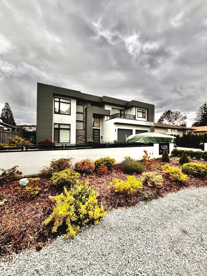 Large Private Room In Beautiful Neighbourhood - Coquitlam