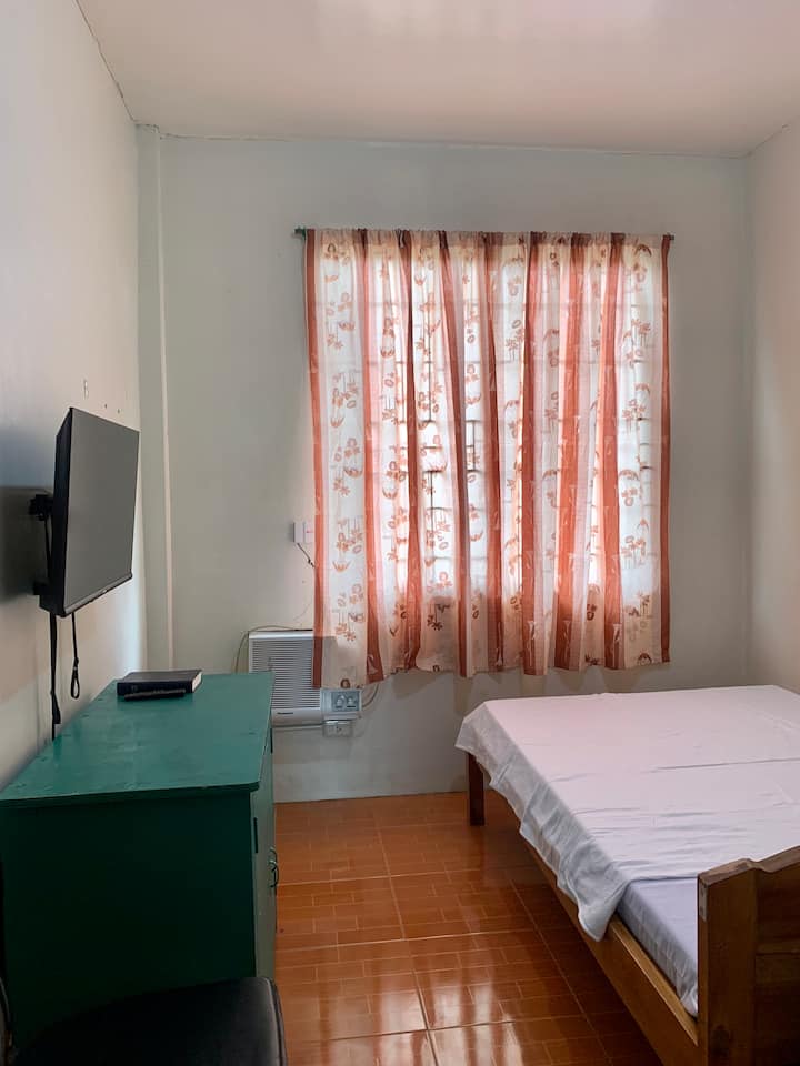 Double Xl Bed Air-con Room By L. Eunice Greenhouse - Santa Catalina
