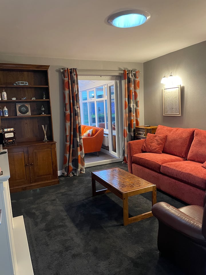 Two Bedroom Detached Bungalow With Conservatory - Nottinghamshire