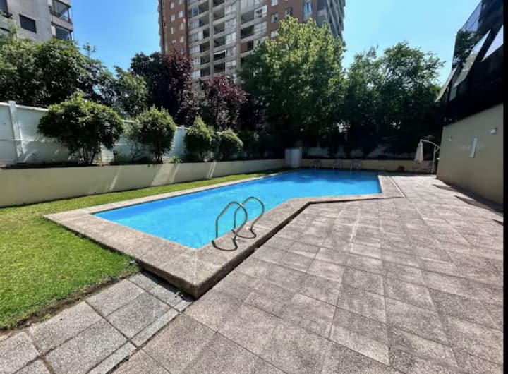 Cómodo Y Central Departamento. Amigable - Las Condes