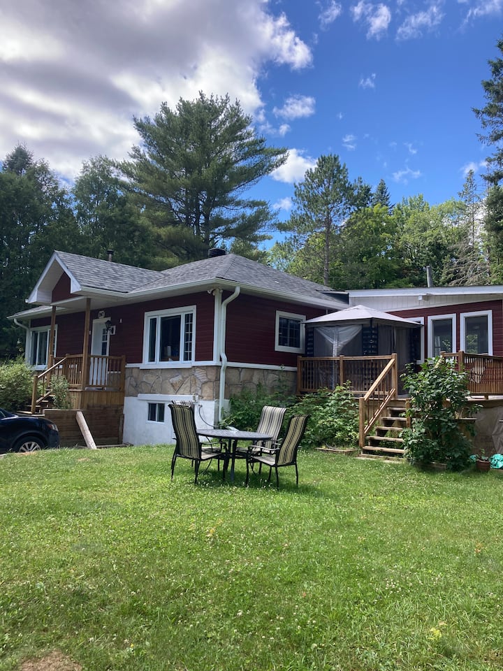 Cozy House On The Forest Edge - Sainte-Agathe-des-Monts