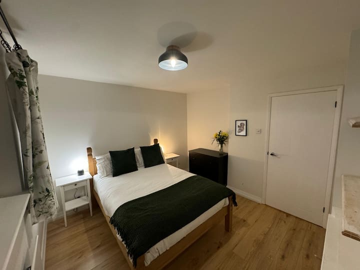 Room In Rugby - Rugby