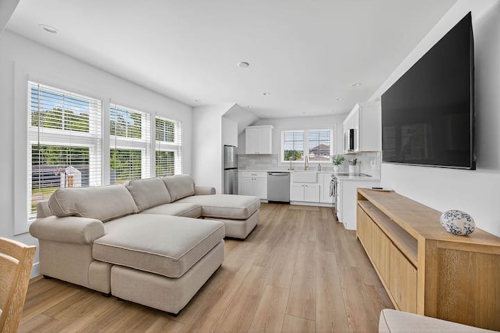 New Guest House Half Mile From Nd - South Bend, IN