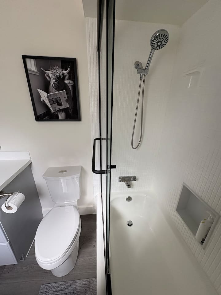 Cozy 2nd-floor Room (B) With Peaceful Tree Views - Maple Ridge