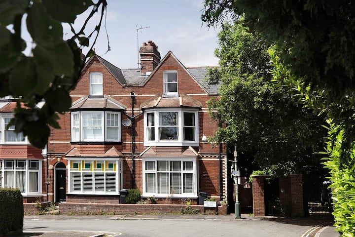 Delightful St Leonard’s Location - Topsham