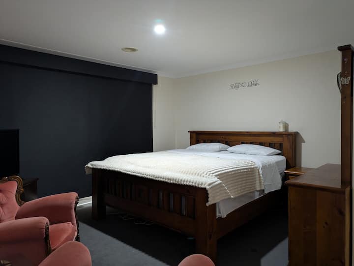 Cosy Spacious Hill Holiday Home - Warragul