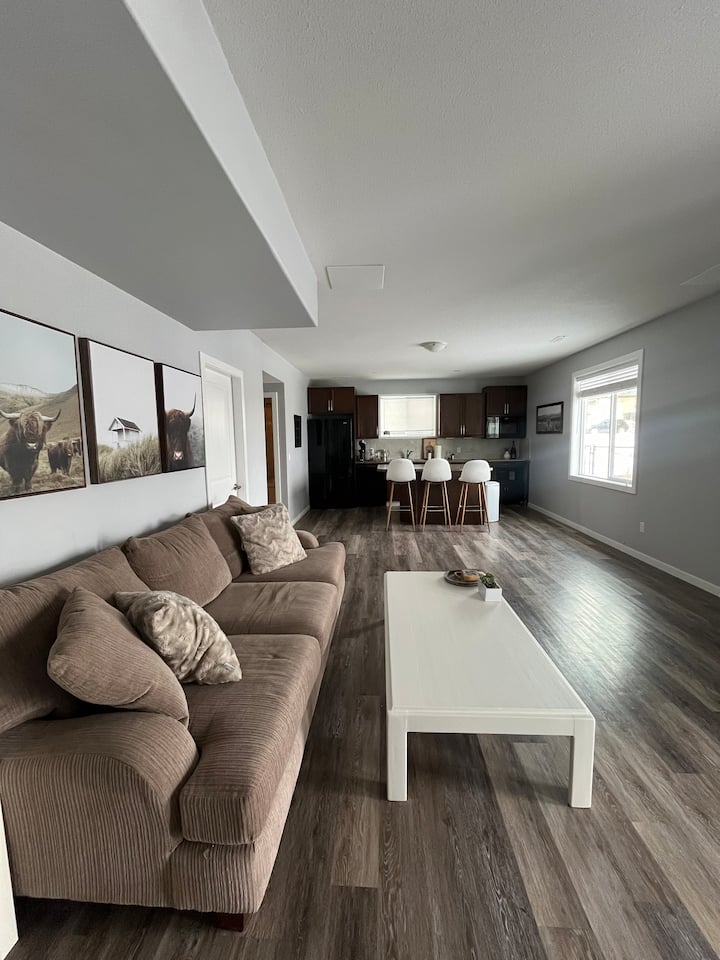 Sip On Celeste
2bed 1bath Garden Suite - Kelowna