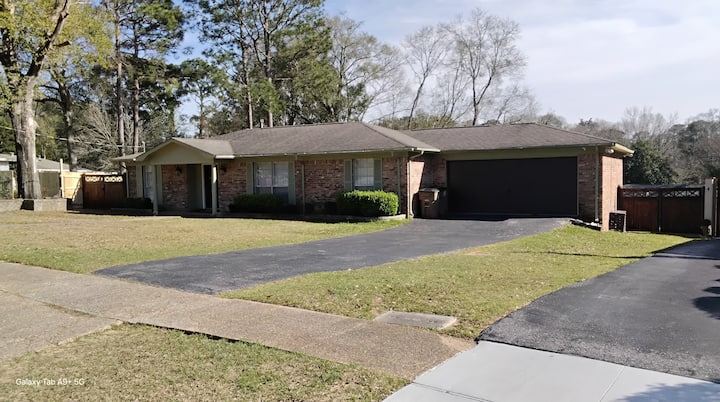 Wm Emil’s Nice 4, Up To 6 Bedrooms If Needed! - Mobile, AL