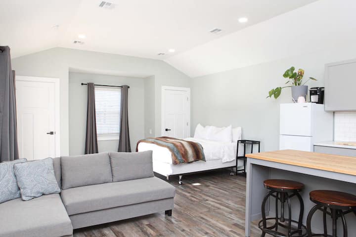 Hidden Garden Cottage - Yahola Lake, OK