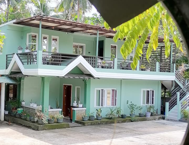 4-bedroom Transient Home @Henz Bee Farm - Ligao