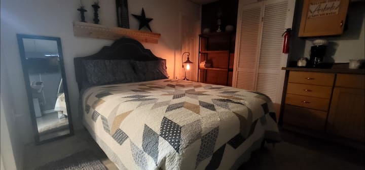 Fantastic Place Studio In Lawrence Ma - Lawrence, MA