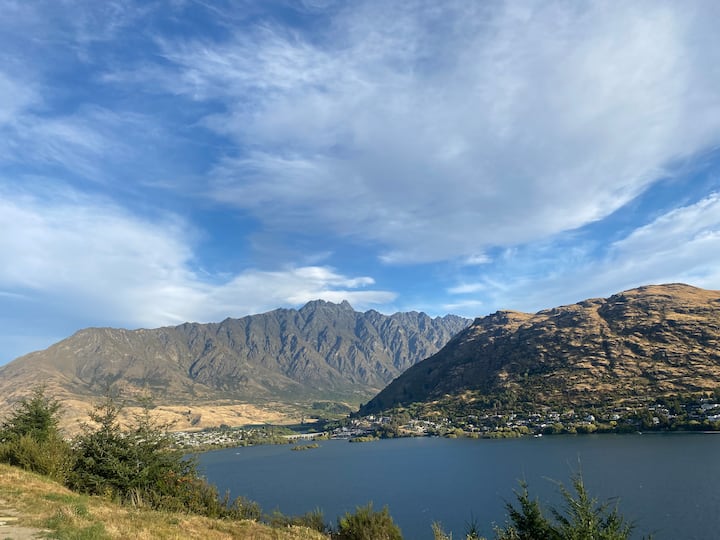 Kiwi Classic, Lake Views W/deck - Queenstown, New Zealand