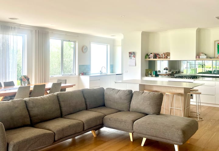 Luxury Family Retreat - Wagga Wagga